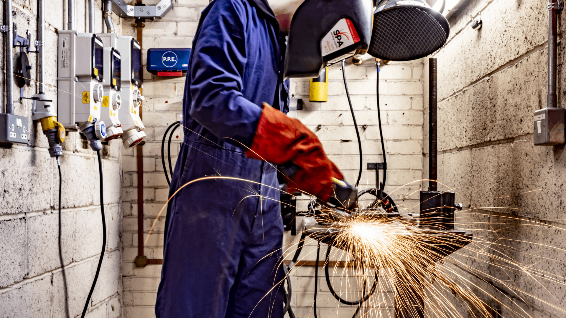 HND in Engineering for England | Crawley College